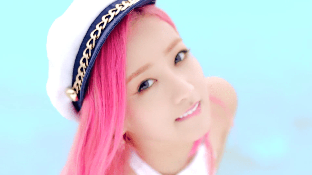20 K-Pop Idols Who Look Pretty In Pink Hair - Koreaboo