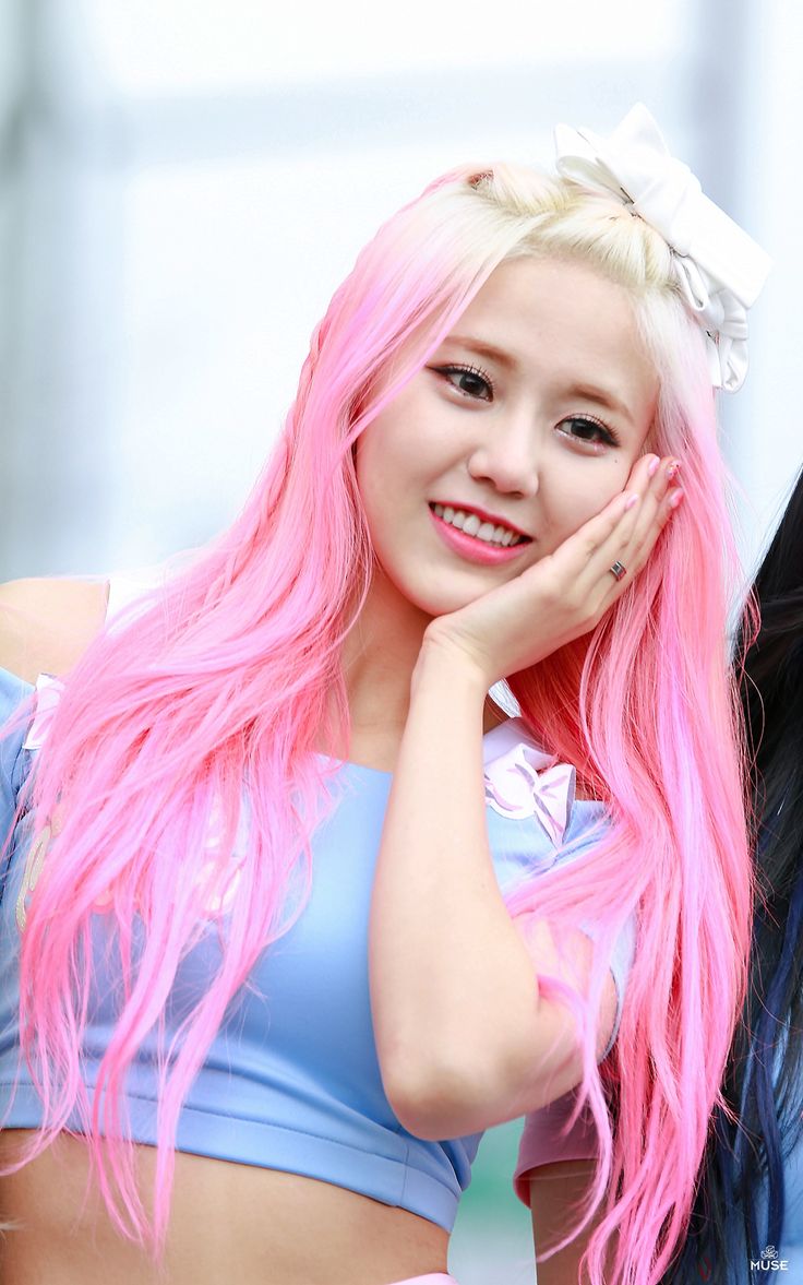 20 K-Pop Idols Who Look Pretty In Pink Hair - Koreaboo