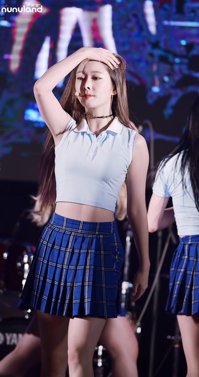 Fans Can't Get Enough Of This Rookie Idol's Perfect Waistline - Koreaboo Fans Can't Get Enough Of This Rookie Idol's Perfect Waistline - Koreaboo
